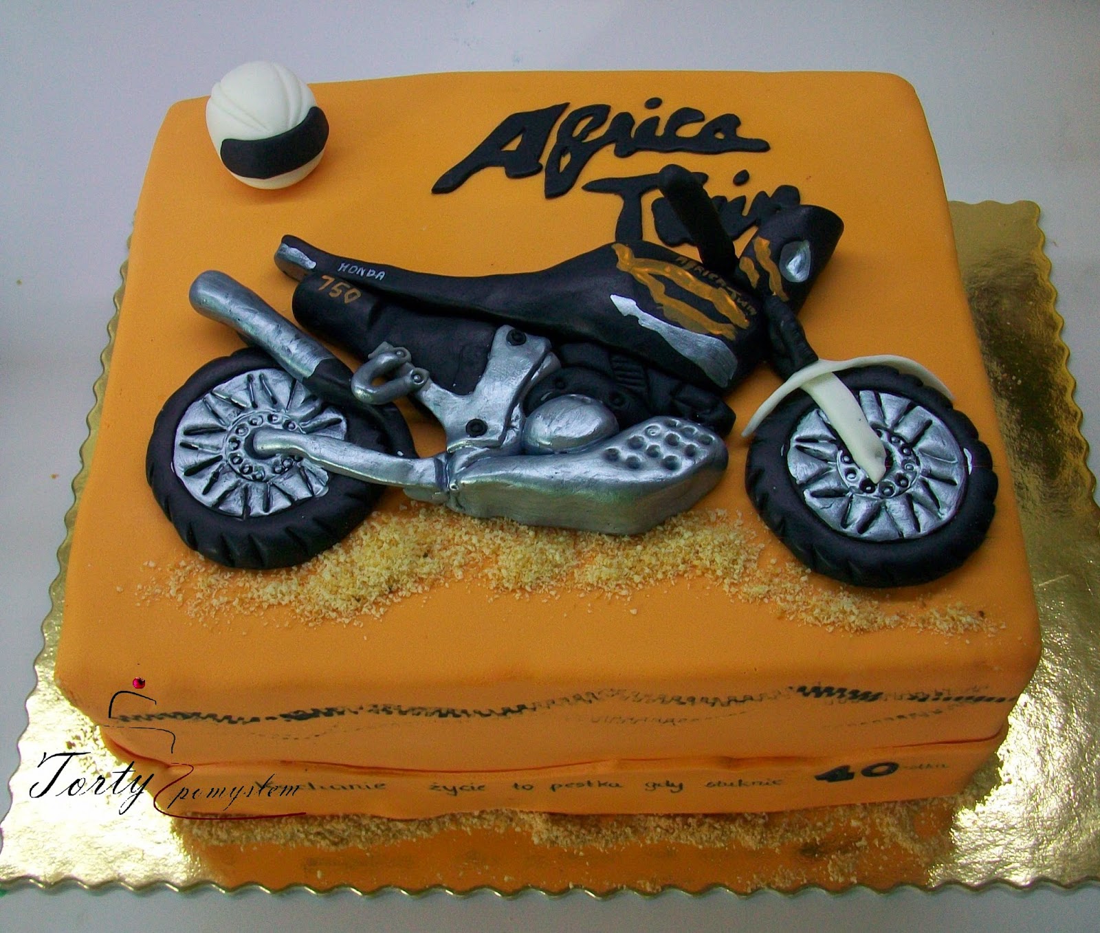 TORTY Z POMYSŁEM Kraków: Tort z motorem Africa Twin.
