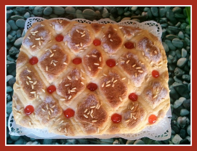 La cocina de Mari: Coca de briox crema y piñones