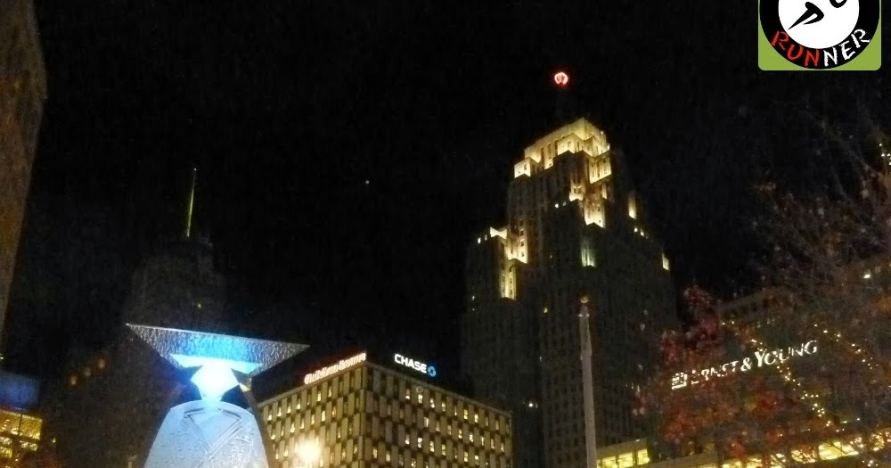 DETROIT RUNNER....: Downtown Detroit Tree Lighting