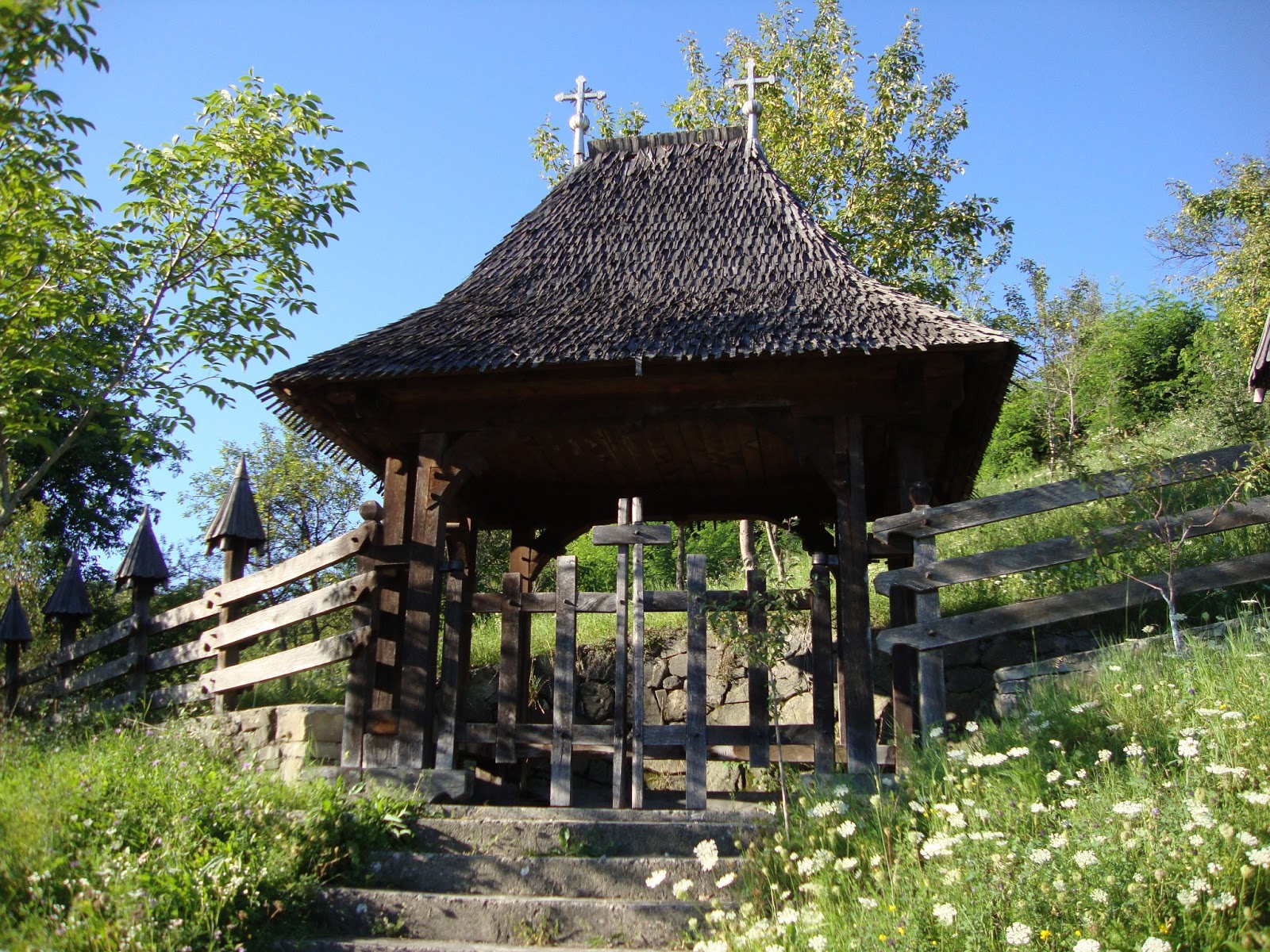 TUDOR PHOTO BLOG: Maramures,Romania - Biserica de Lemn din Barsana (UNESCO)