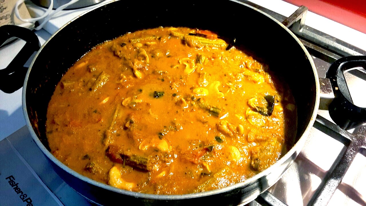 Amma Cheppindi: Mullakada Jeedipappu Kura/ Drumstick with Cashew Curry