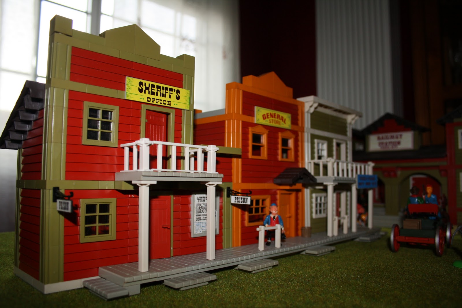 EXIN CASTILLOS & EXIN WEST: ALMACEN Y MANZANA DE EDIFICIOS