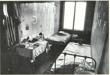 The Anne Frank Story: The SECRET ANNEXE