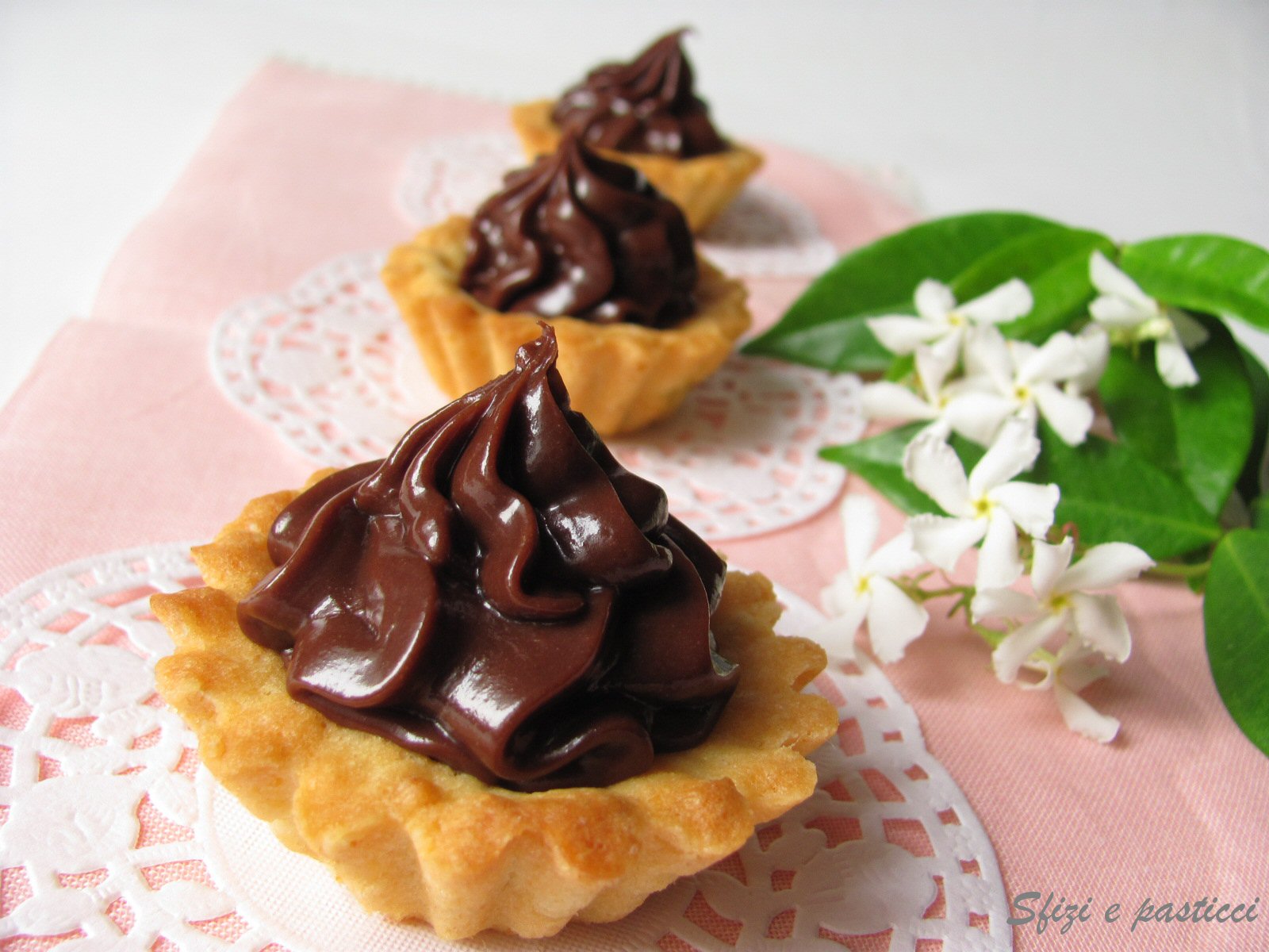 Sfizi e pasticci: Mini crostatine alla nutella