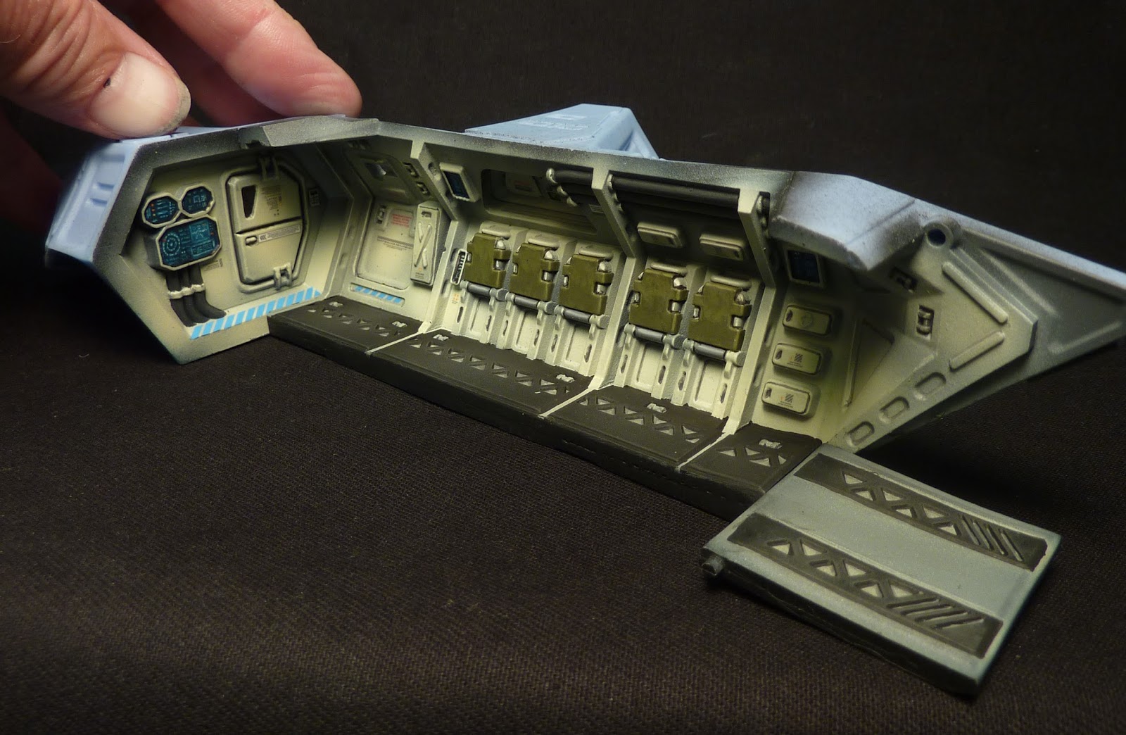 dwartist's painting blog: WIP: Antenociti 28mm 'Superhawk' dropship...