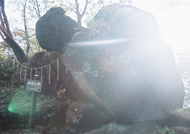 Sacred gateways of Japan: Japan's ancient megaliths & OOPARTS - photo ...