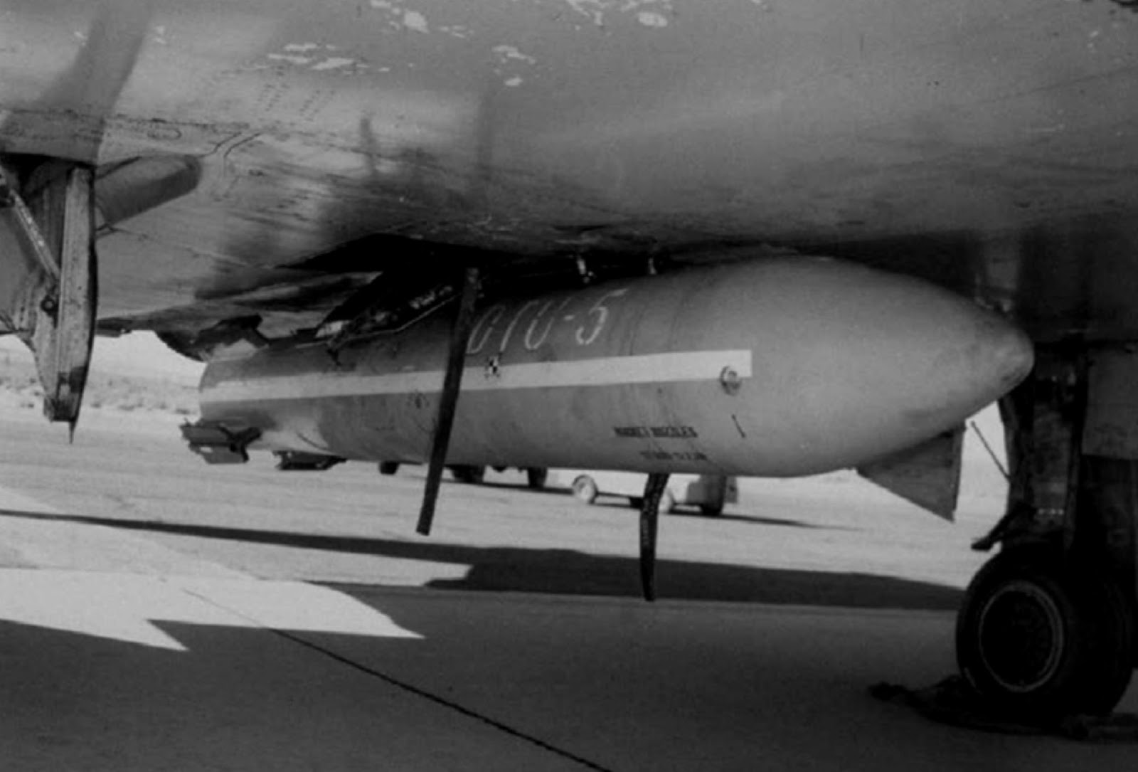 Оружие массового поражения: Ядерная бомба B77