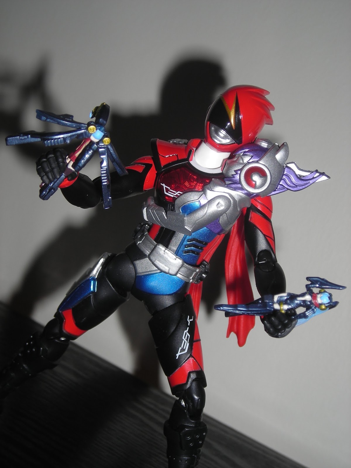 My Shiny Toy Robots: Toybox REVIEW: S.H. Figuarts Super Akiba Red