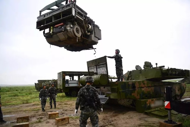 China Defense Blog: Hi-res Photo Of The Day: Type99 MBT field maintenance