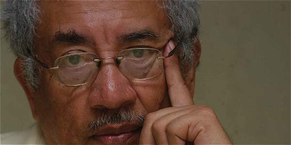 MANLIO ARGUETA (BIOGRAFÍA)