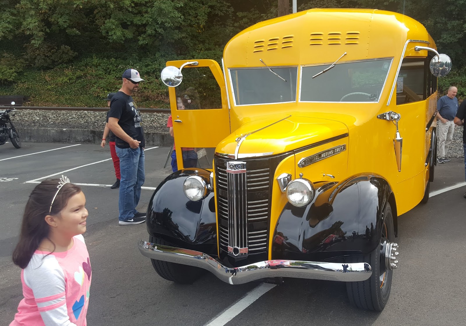 POPPA WHEELIE: 1936 GMC School Bus