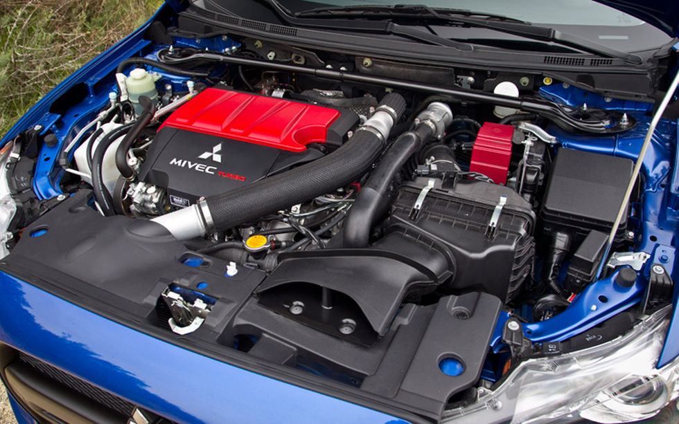 Vídeo em teste do GT6: Mitsubishi Lancer Evolution X 2.nada 16V Turbo.