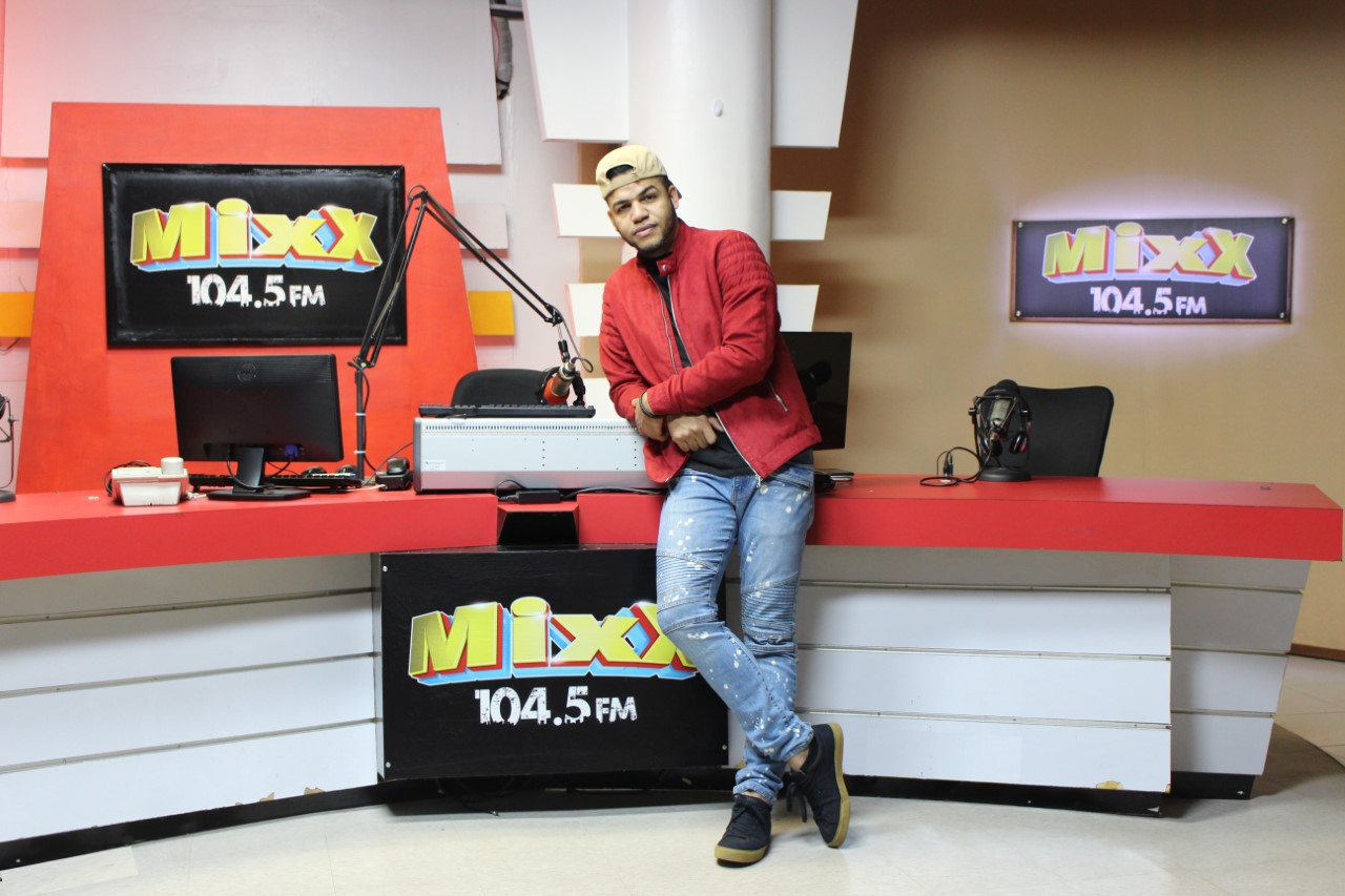 Luinny Corporan se adueña de la radio - Al Paso de los Famosos Luinny Corporan se adueña de la radio - Al Paso de los Famosos