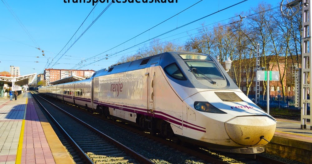 Transportesdeuskadi: Renfe S-130 en Vitoria Gasteiz en doble composición