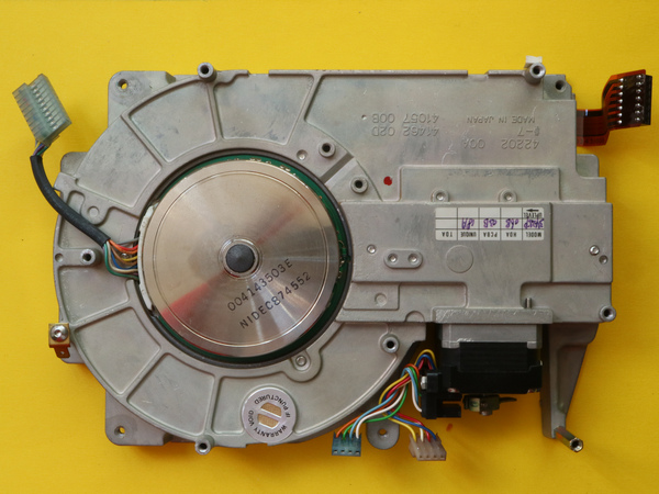 BugWorkShop - 甲蟲工作室: MiniScribe M3425P 20MB 硬碟機（Hard Disk Drive）- 拆解（二）