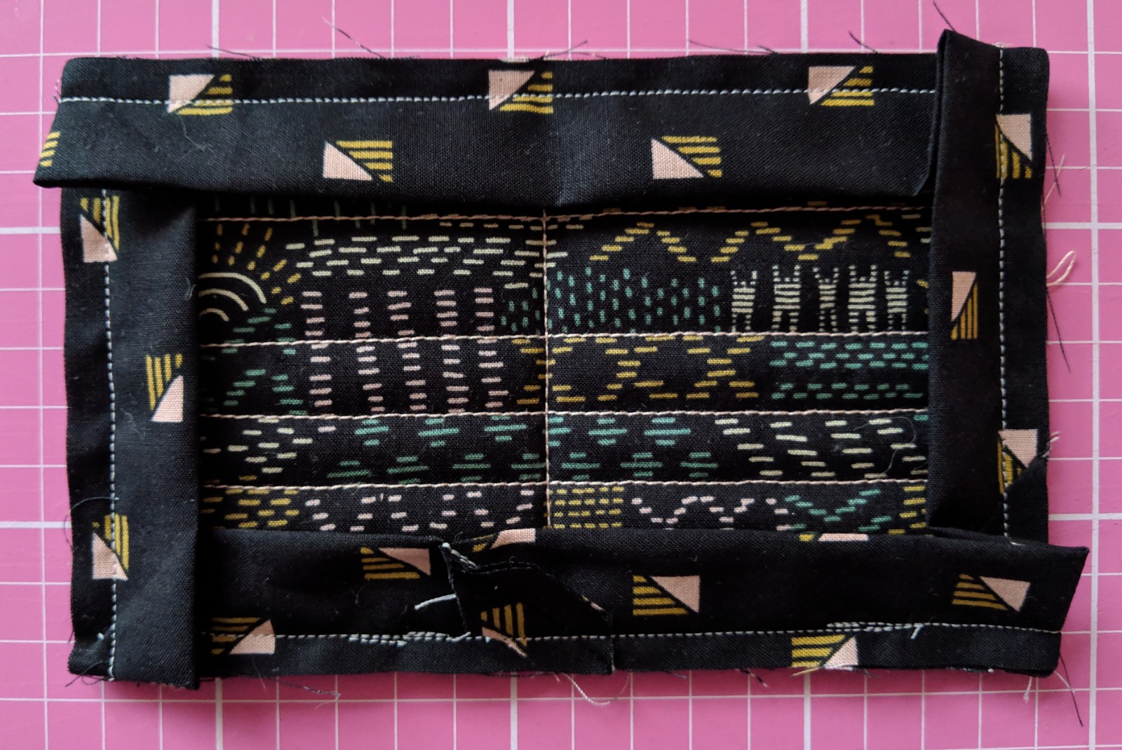 Little Quilt needle case tutorial / CHARM ABOUT YOU