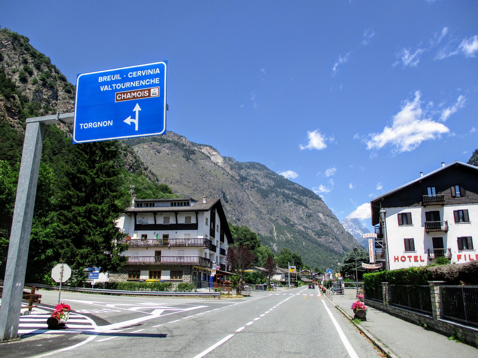 1001 PUERTOS: BREUIL-CERVINIA (por Châtillon)