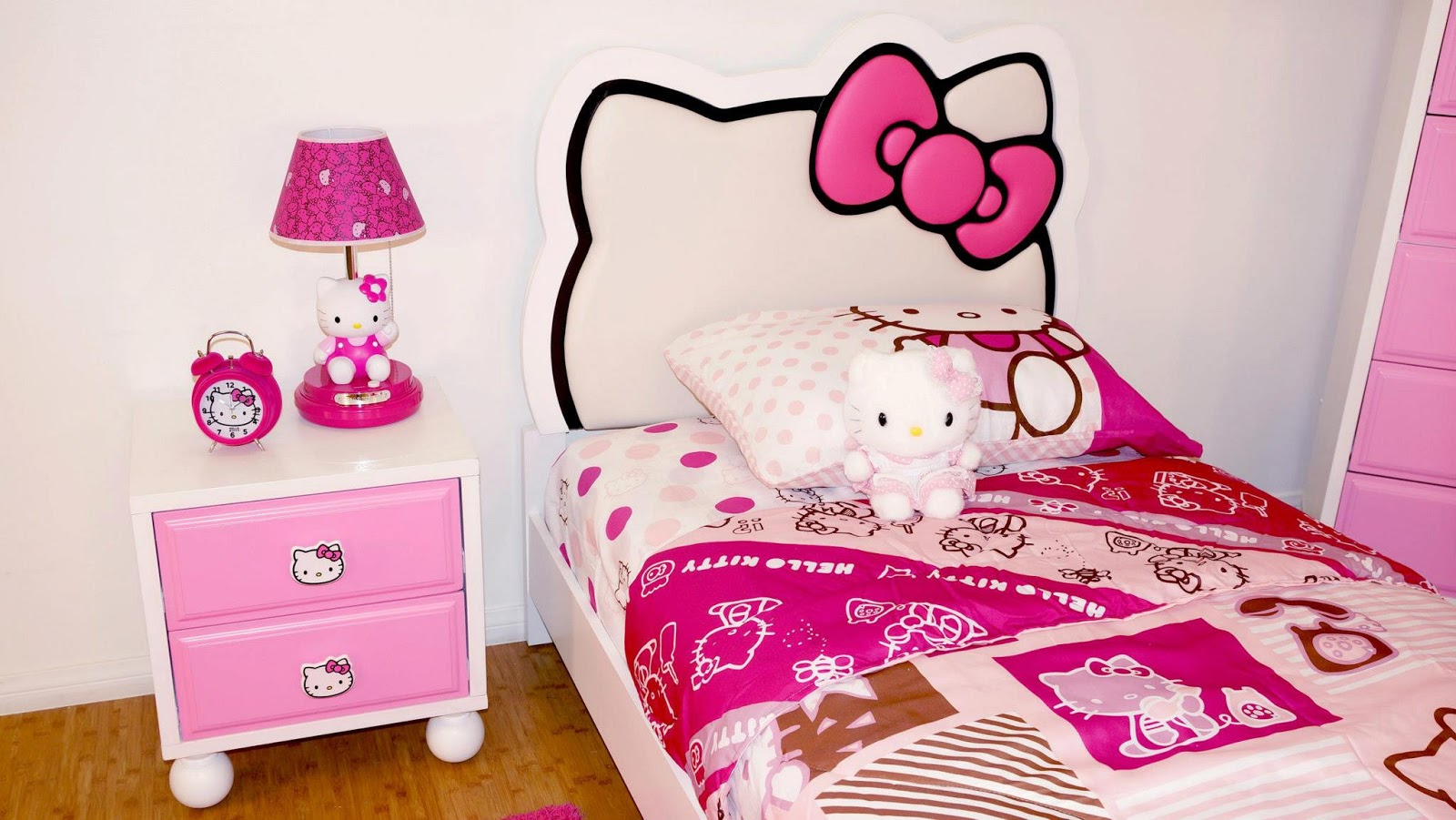 Hello Kitty Dream Bedroom - Pandora Glam - A personal blog...