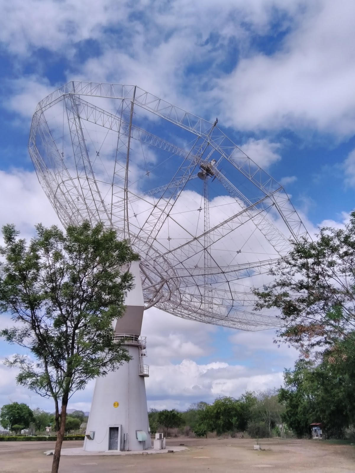 जायंट मीटरवेव्ह रेडिओ टेलिस्कोप (GMRT) प्रकल्प, खोडद ता.जुन्नर जि.पुणे ...