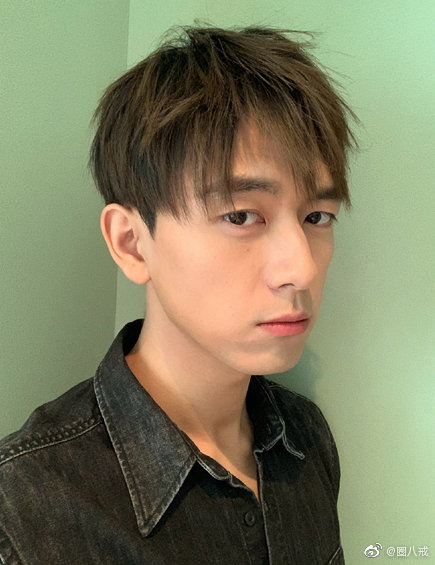 LI XIAN'S PAST GIRLFRIENDS BECOME A TOPIC OF DISCUSSION ~ weibo-talk