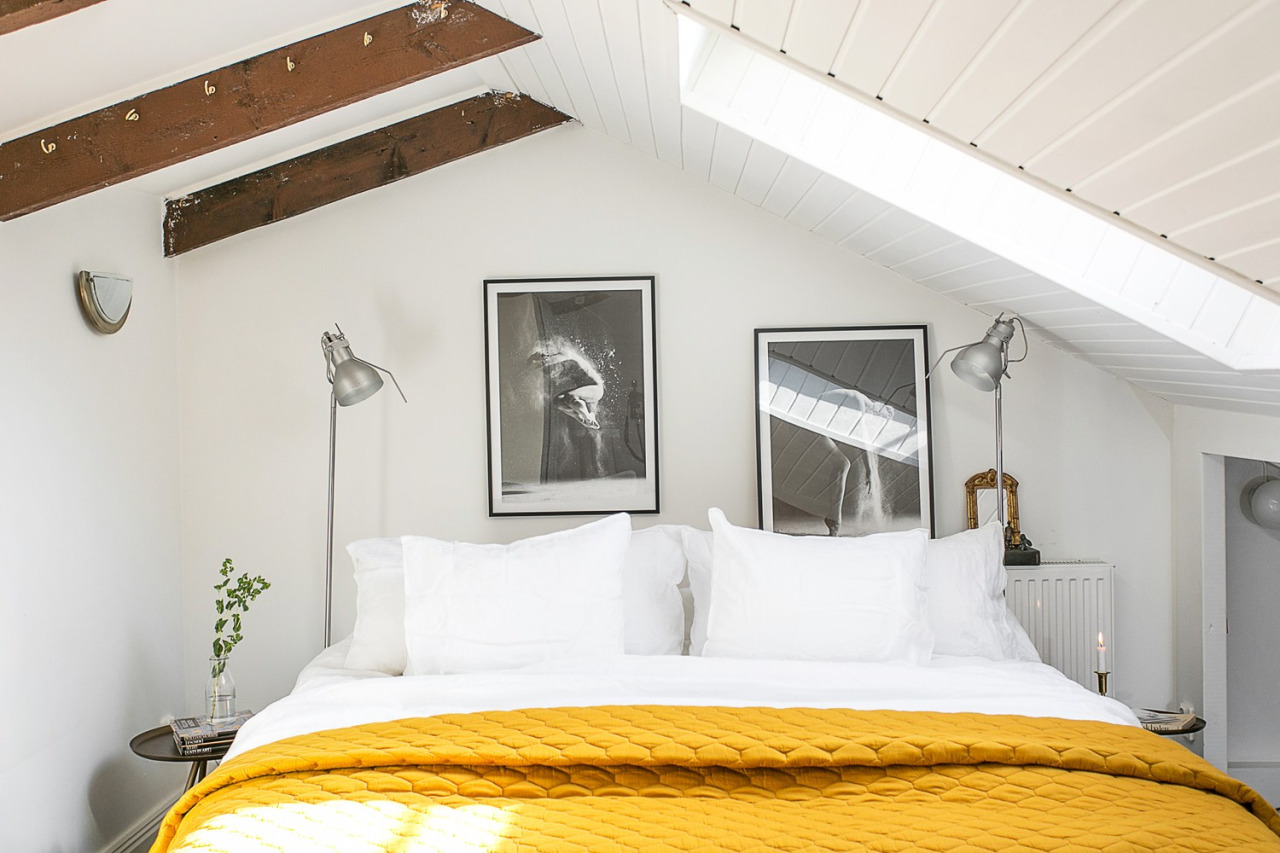 Attic bedroom with a touch of yellow - Daily Dream Decor