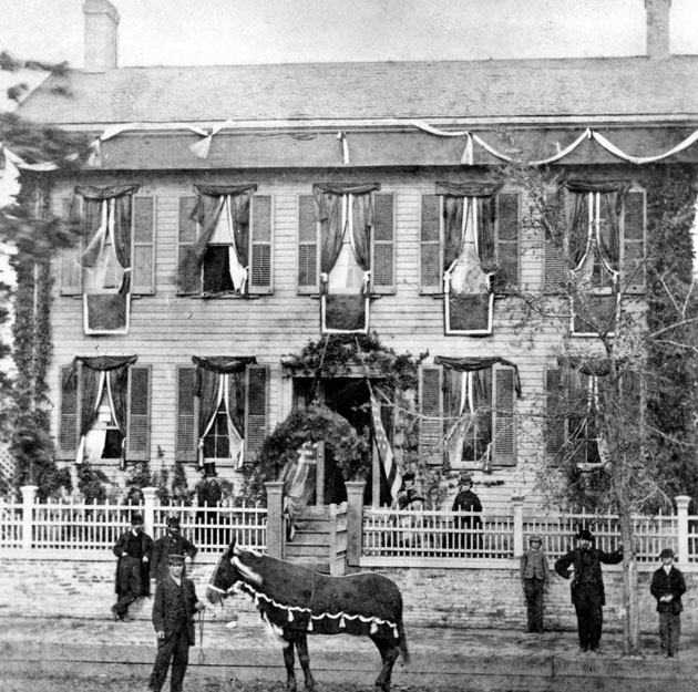 Civil War Quilts: A LIncoln Drape Border?