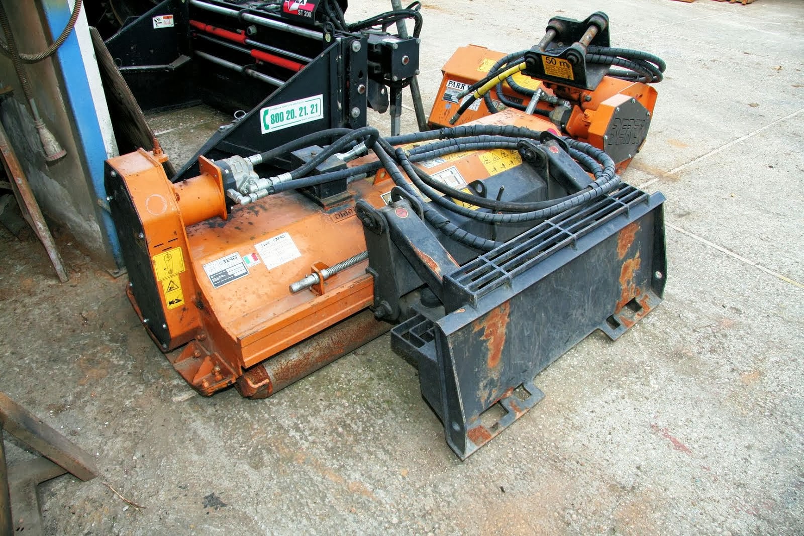 Miniincarcator pe senile Bobcat T200 cu tocator mulcer forestier