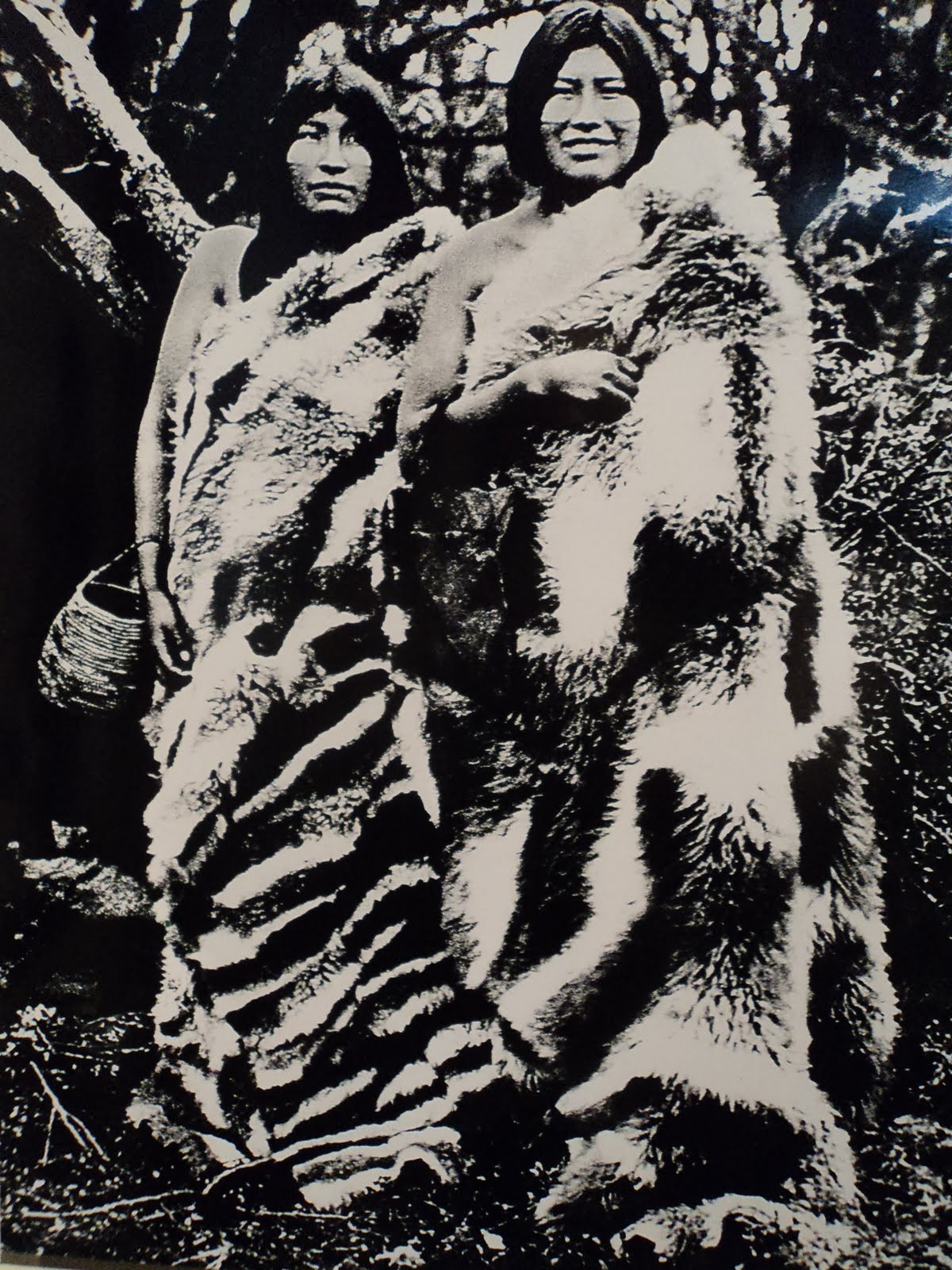 PUESTA EN VALOR ...: LOS ONAS,EN EL IMPACTANTE LEGADO DE ANNE CHAPMAN