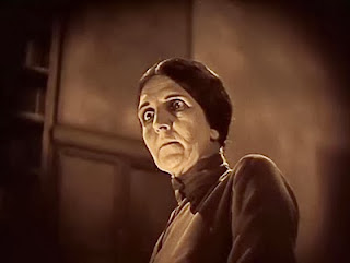 Kiss My Review: The Monster Walks - 1932