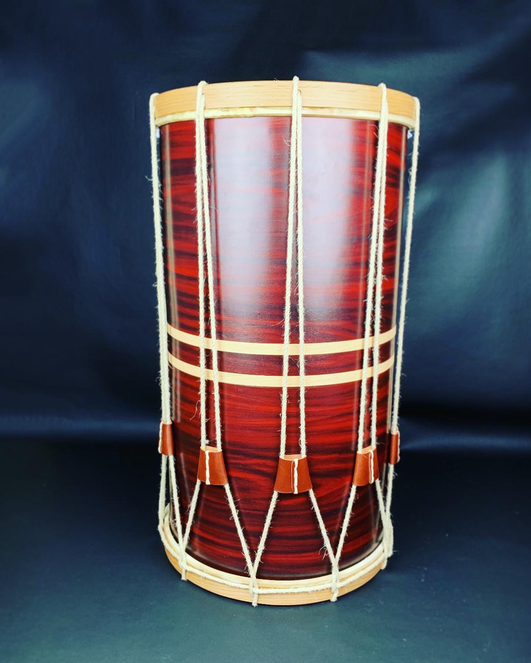 Percusize Me!: Construcción de un atabal renacentista ("Long drum").