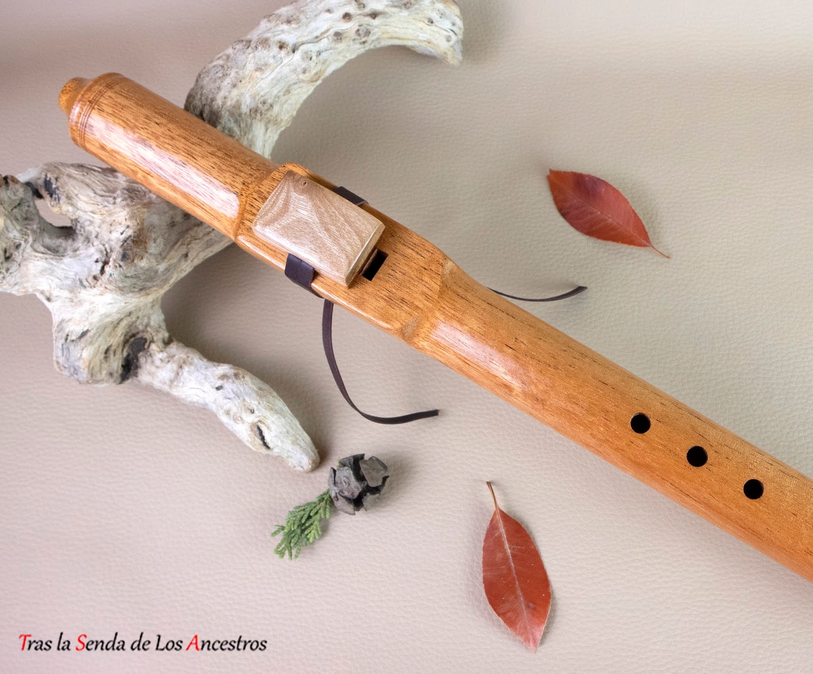 Tras la senda de los ancestros: Flauta Nativa Americana Madera de Cedro ...