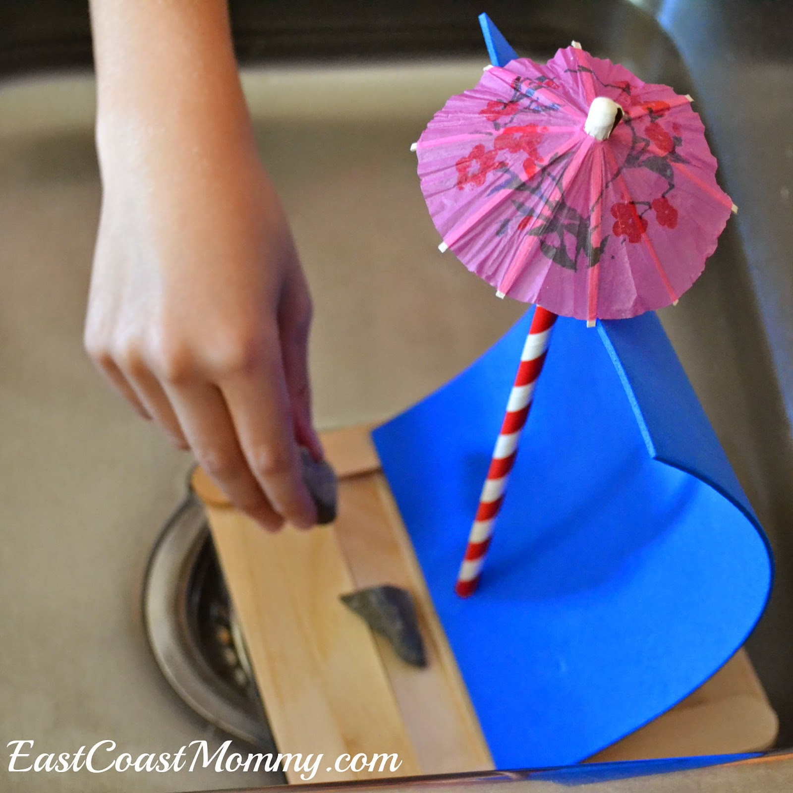 East Coast Mommy: Simple Boat Science Experiment