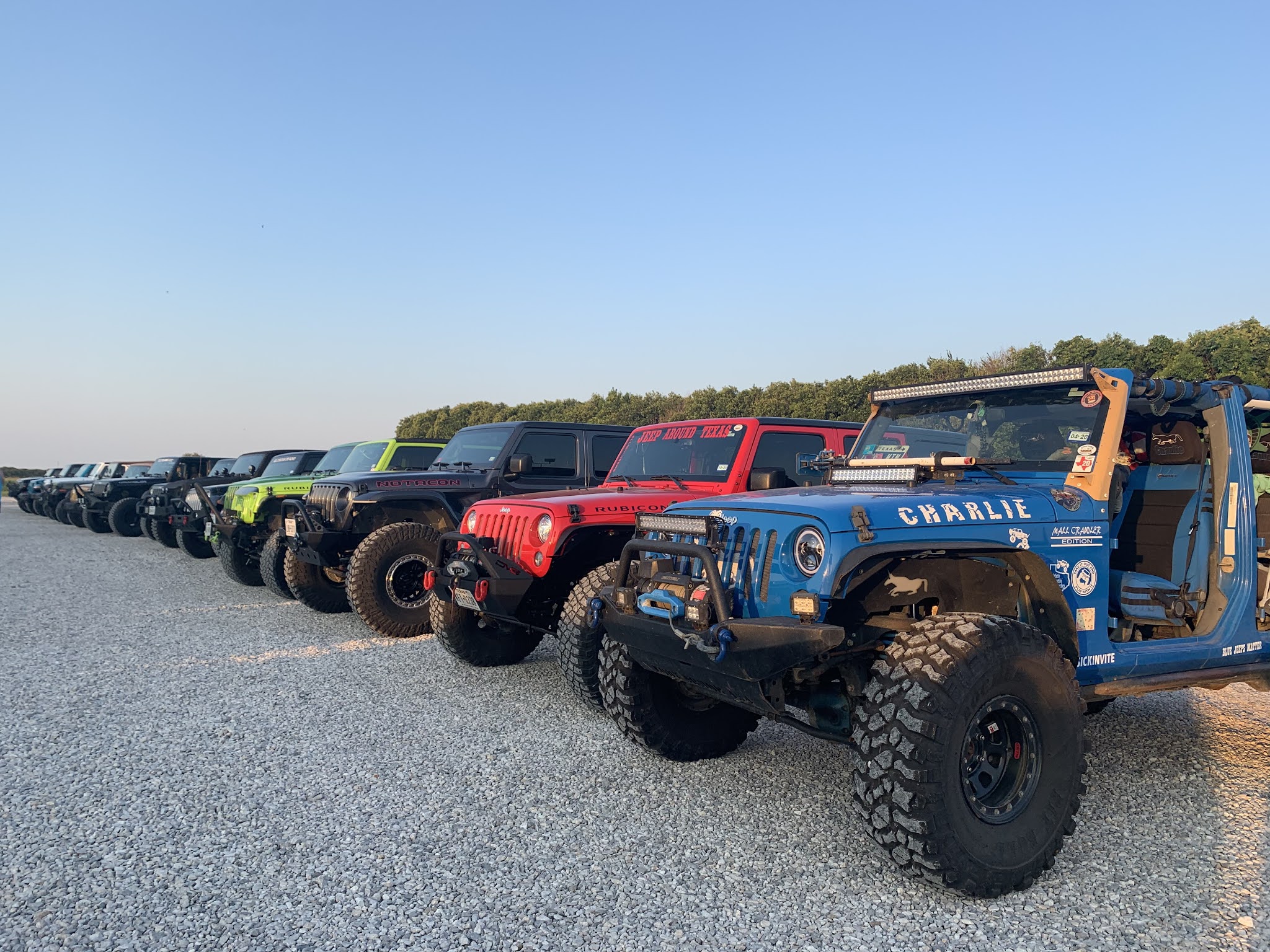 {Jeep Meet at Bluebonnet BBQ // August 2020} - HALL AROUND TEXAS
