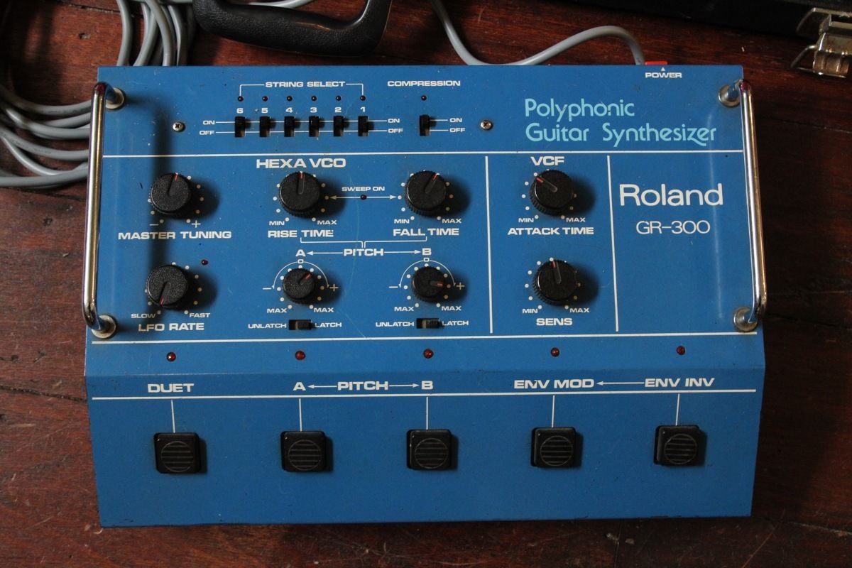 MATRIXSYNTH: 1981 - Andy Summers of The Police Goes Over the Roland GR ...