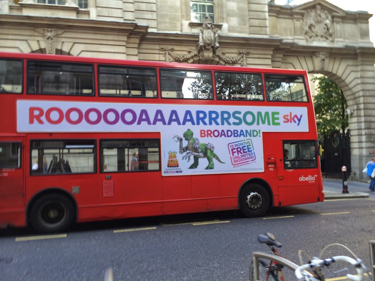 Pure Media Blog: ROOOOOAAAARRRSOME Bus ads!!