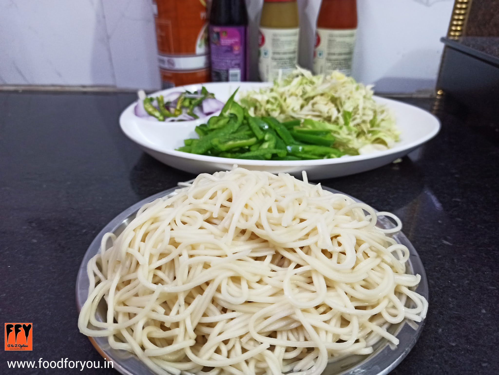 वेजिटेबल चाउमीन रेसिपी, Vegetable chowmein recipe in Hindi,