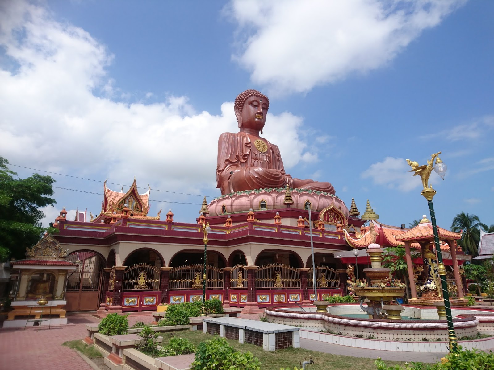 享受生活: Wat Machimmaram (Big Sitting Buddha)