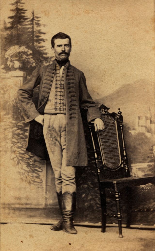 45 Amazing Photos Capture Victorian People Posing With Painted ...