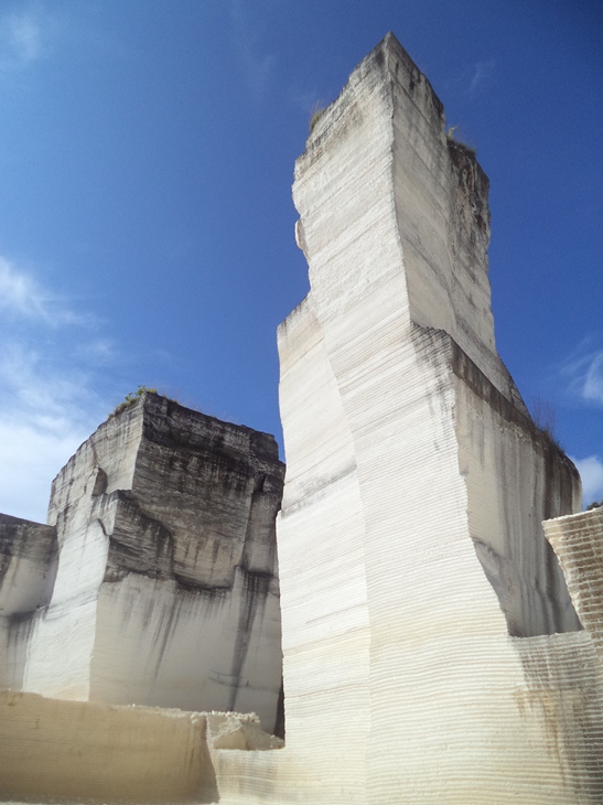 White Block Art - Seni Batu Kapur - EMAKMBOLANG