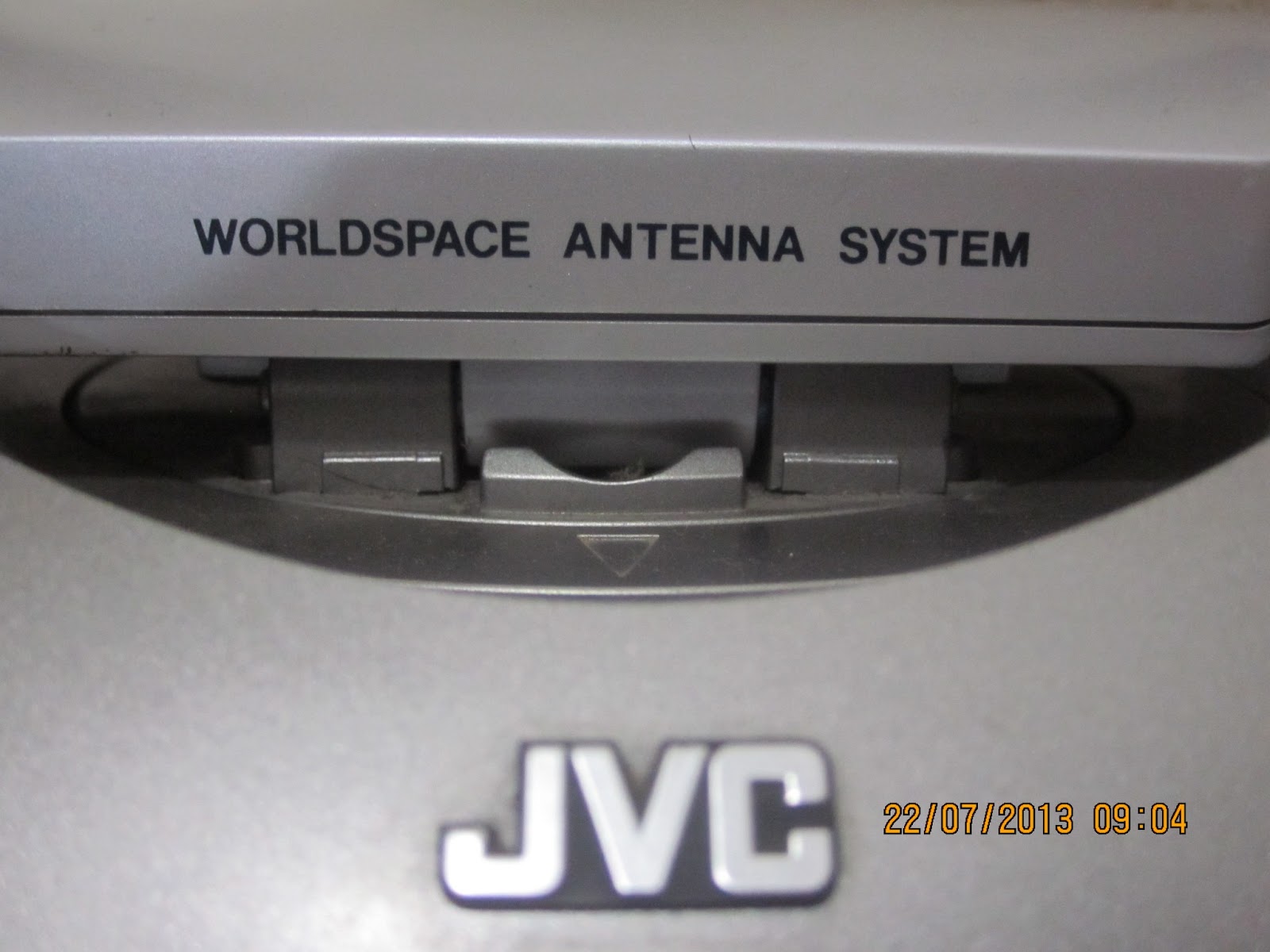 E L E C T R O N S: Digital Radio Worldspace satelite JVC FR-DS 100