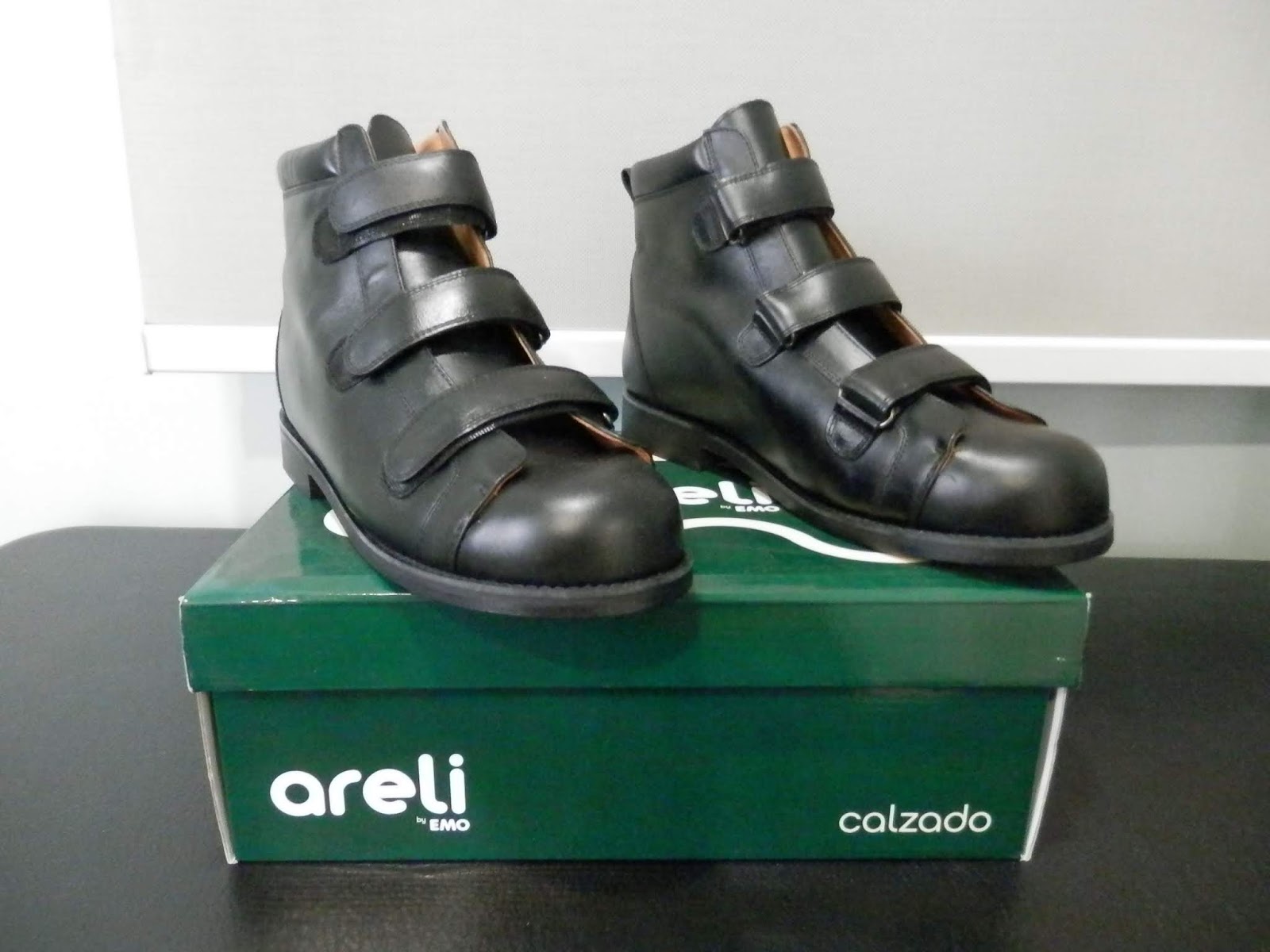 BOTA TIPO BOXER CON VELCRO