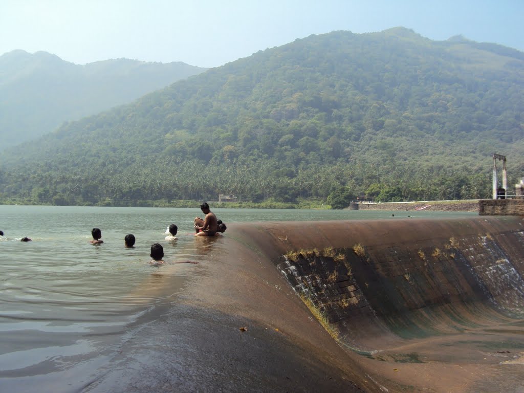 Tamilnadu Tourism: Gundar Dam, Sengottai, Thirunelveli