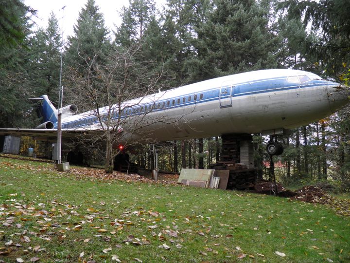 LIVING ON A JET PLANE: OREGON RETIREE TURNS A BOEING 727 INTO A HOME ...