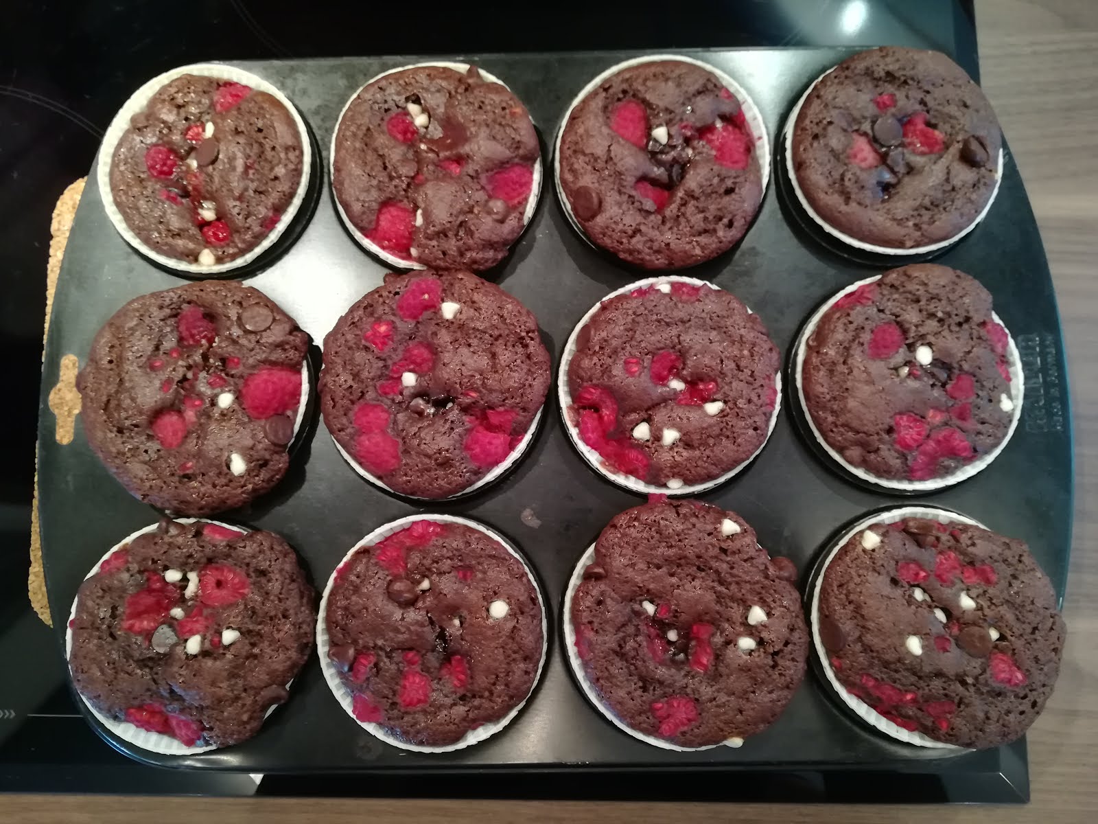 Mmmuffins&Co.: Polnozrnati čokoladni muffini z malinami in Nutello