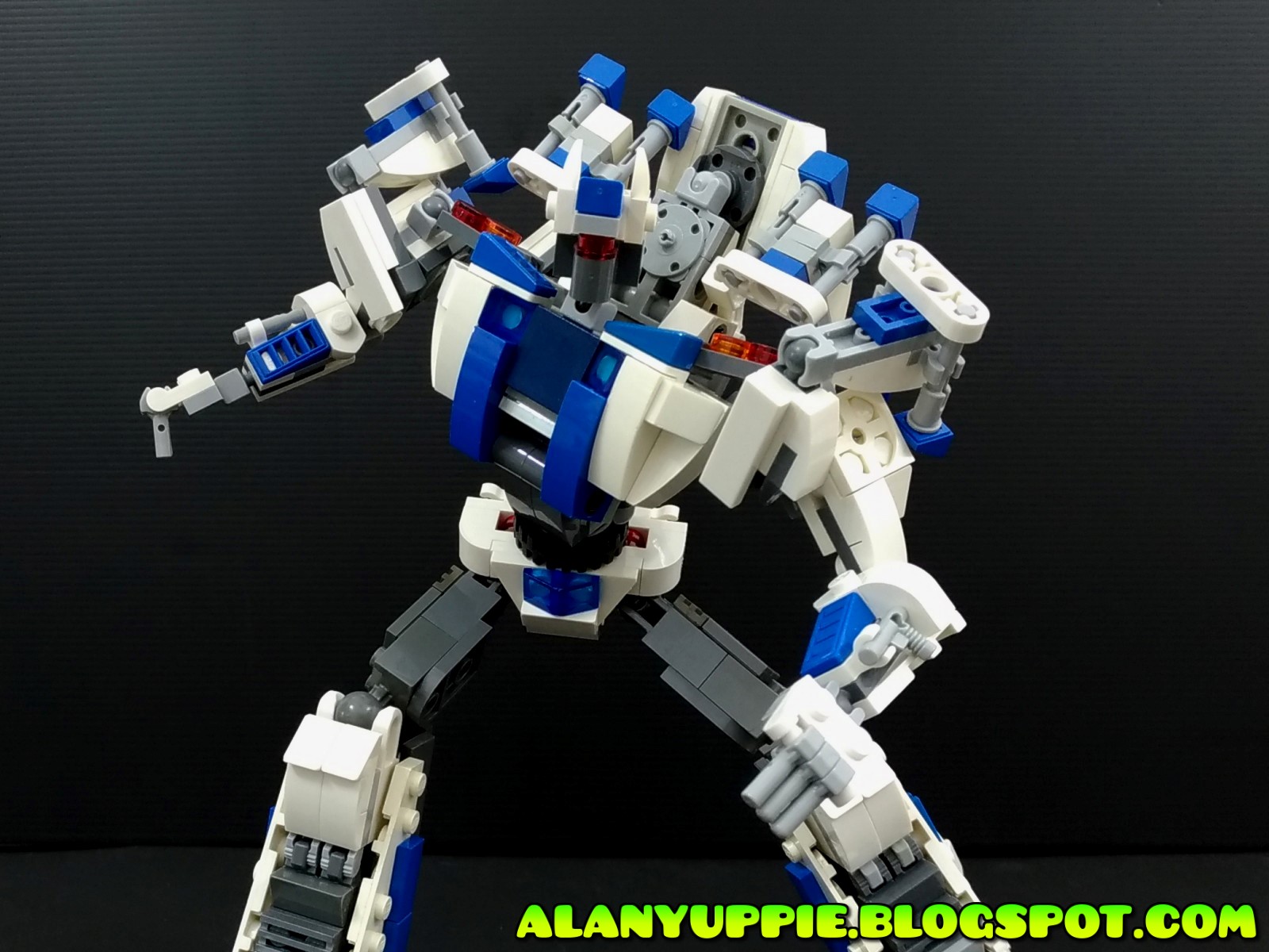 Alanyuppie's LEGO Transformers: LEGO Tankhead Mecha with a twist
