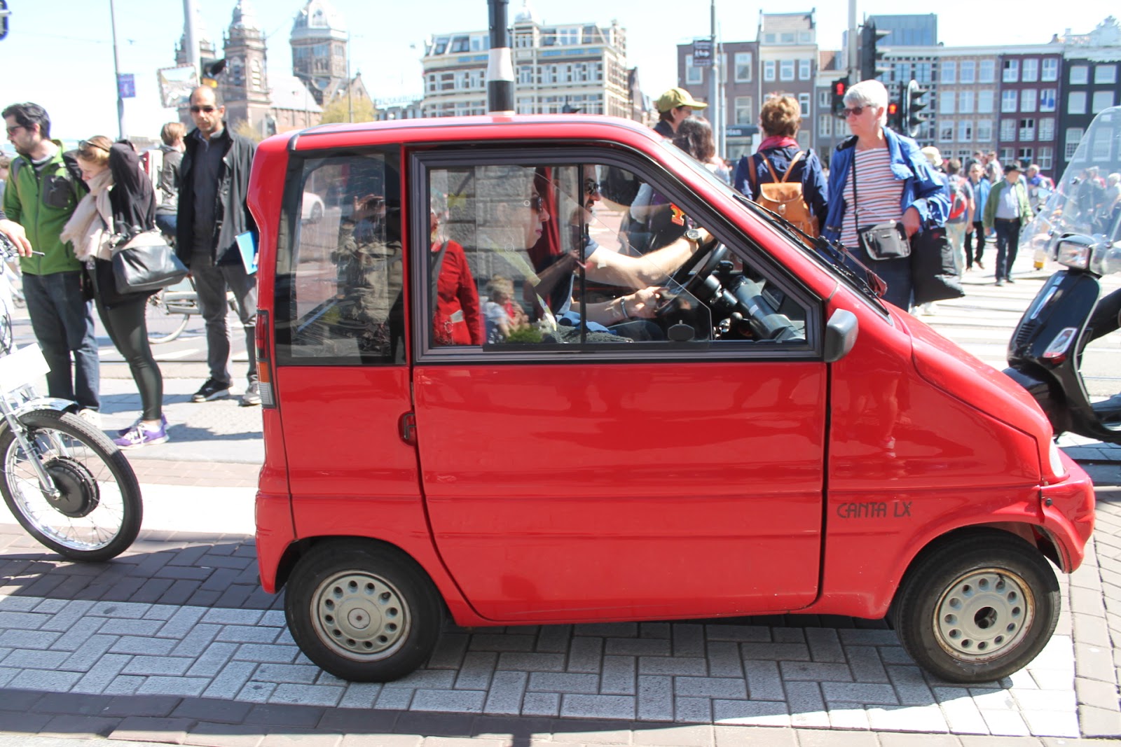 Eindeloze Omwentelingen: Amsterdam: Canta