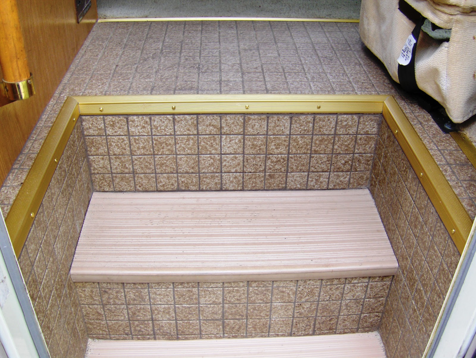 FIBERGLASS POOLS: RV tiling