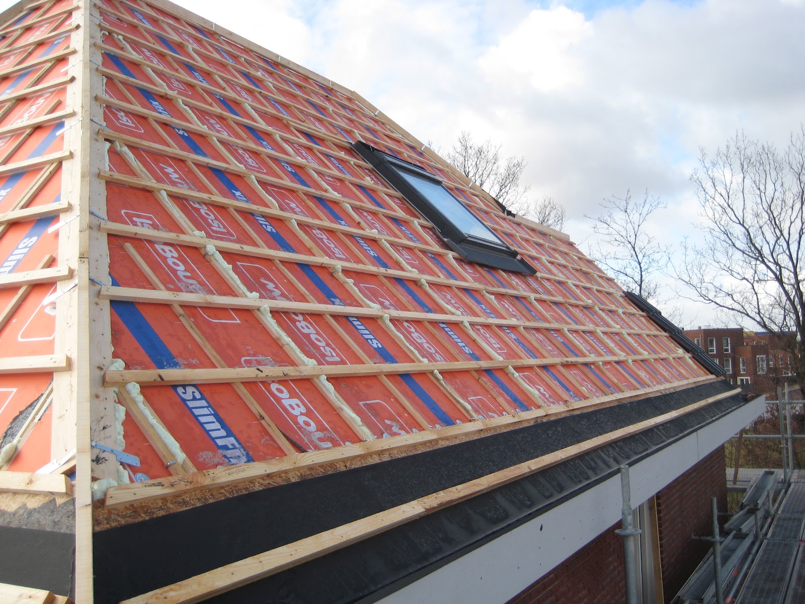 Project Tussen de houtwallen Hooglanderveen: Panlatten en goten aftimmeren