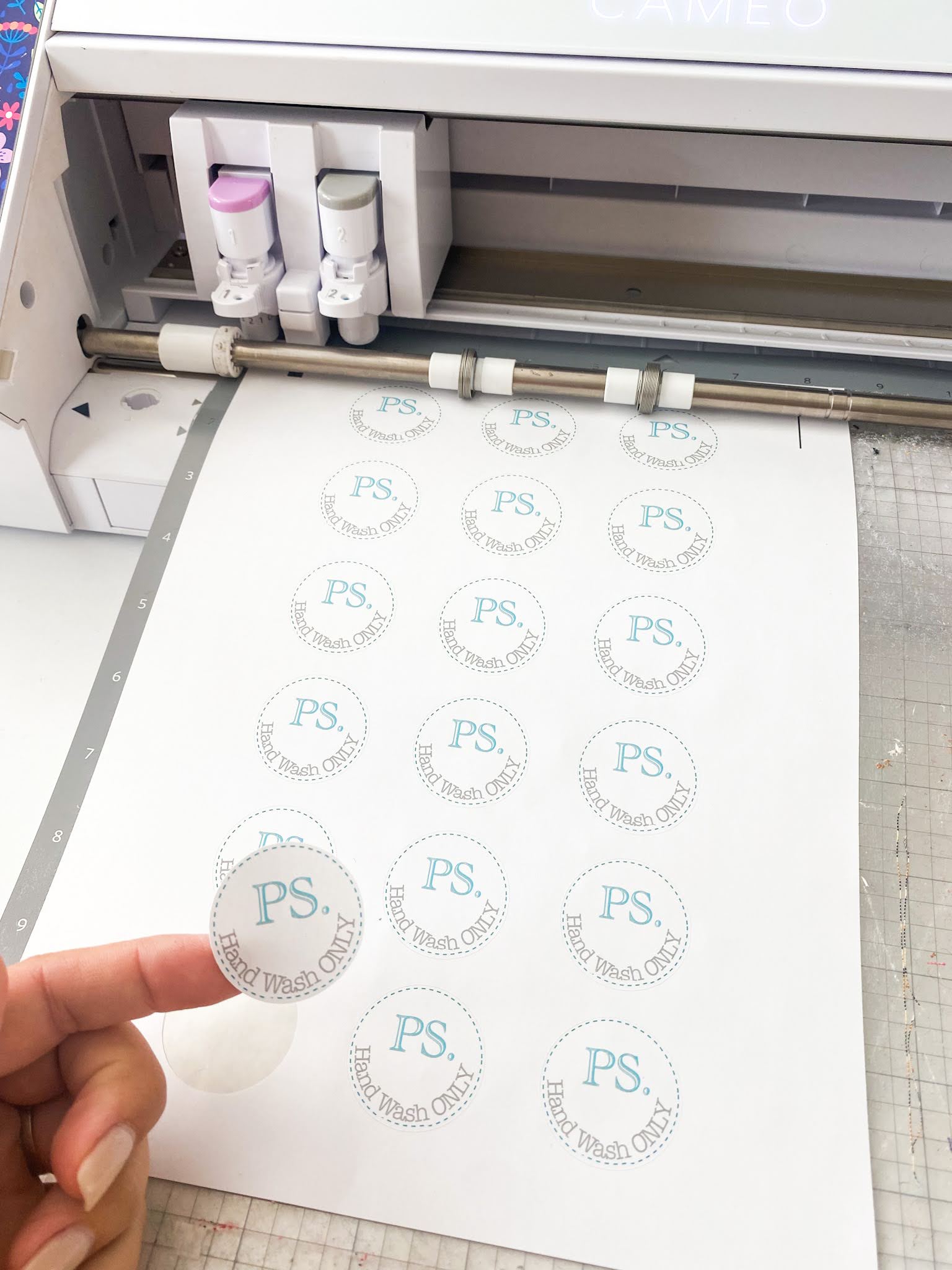 Silhouette CAMEO Sticker Tutorial For Beginners Silhouette School silhouette-cameo-sticker-tutorial-for-beginners-silhouette-school