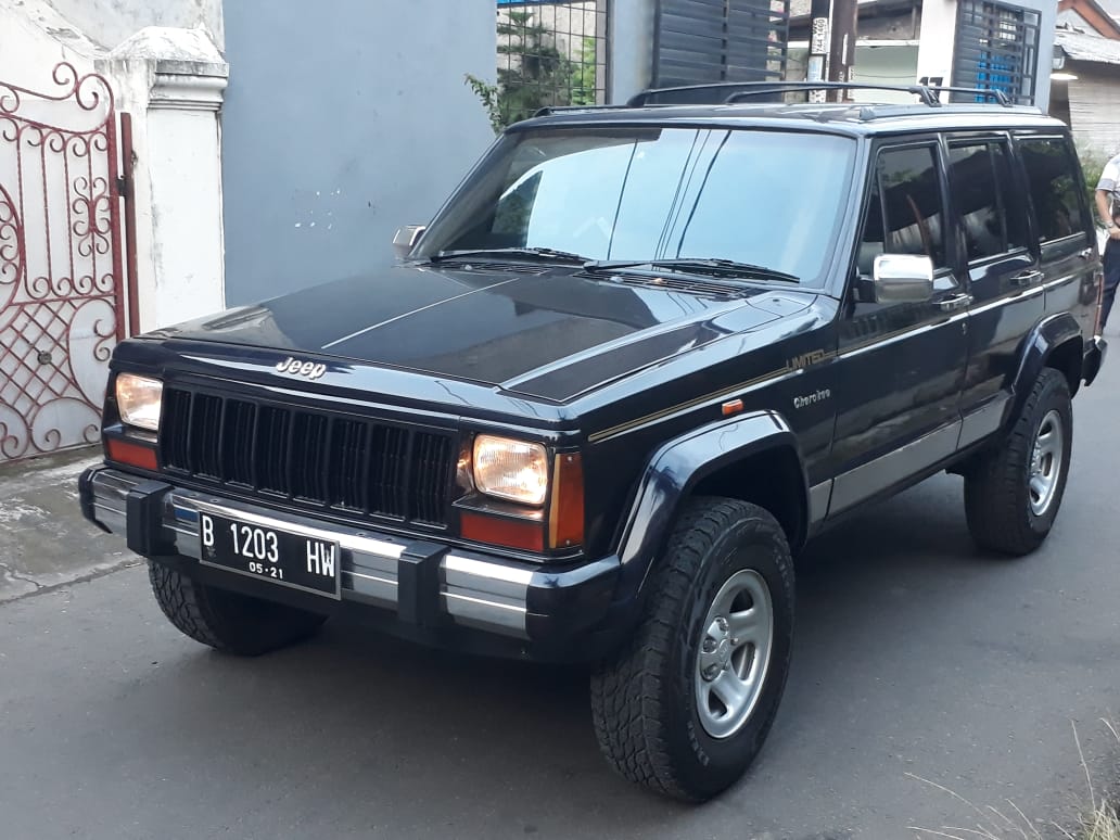Dijual Jeep Cherokee Limited At 96 - LAPAK MOBIL DAN MOTOR BEKAS